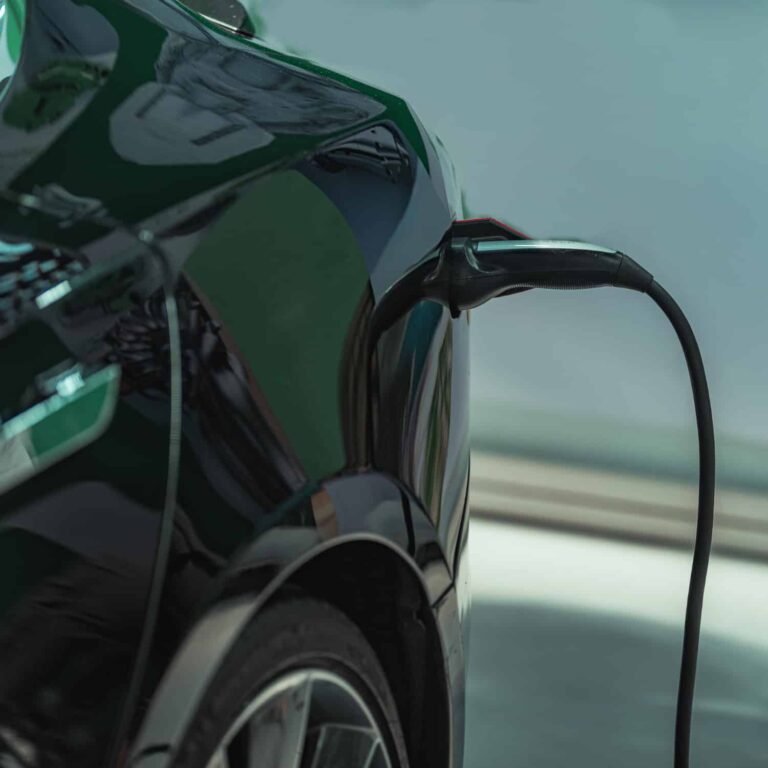 Stacking Cards with Scroll Motion - Shoutloud Marketing & Tecnologias